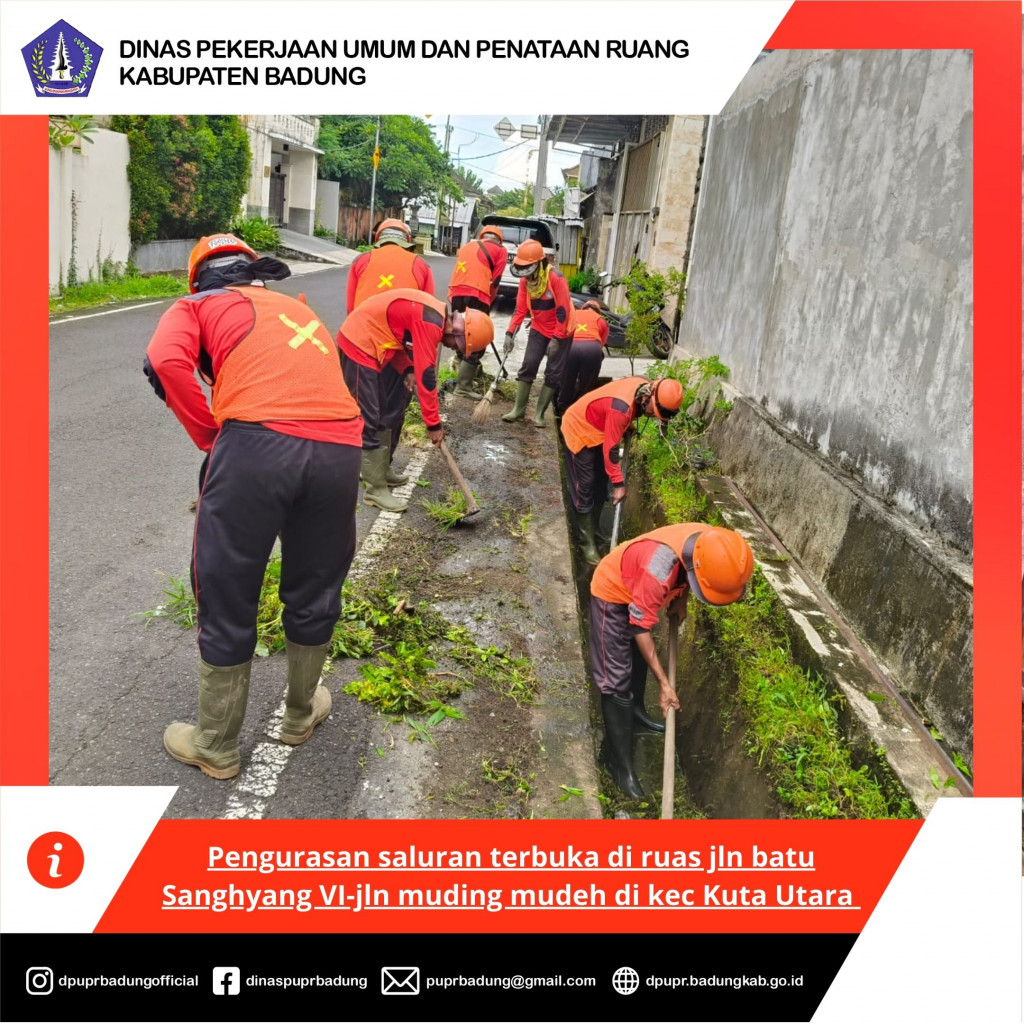 Pengurasan saluran terbuka di ruas jln batu Sanghyang VI-jln muding ...